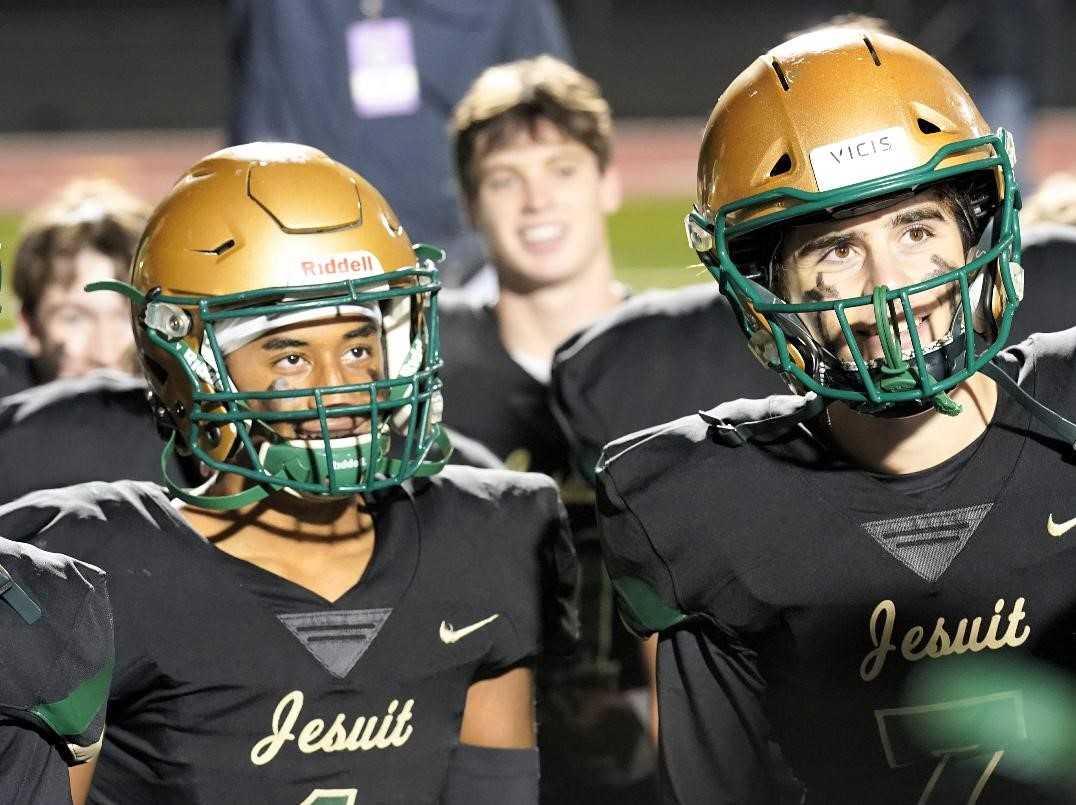 OSAAtoday - Football: Sophomore passing connection propels Jesuit to win